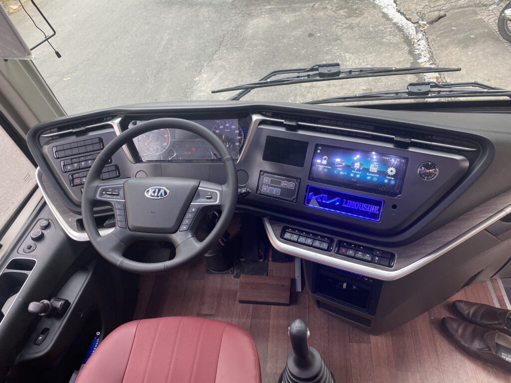 Xe Kia Grandbird 24 phòng Tracomeco 2023 – ĐÔNG ĐÔ AUTO